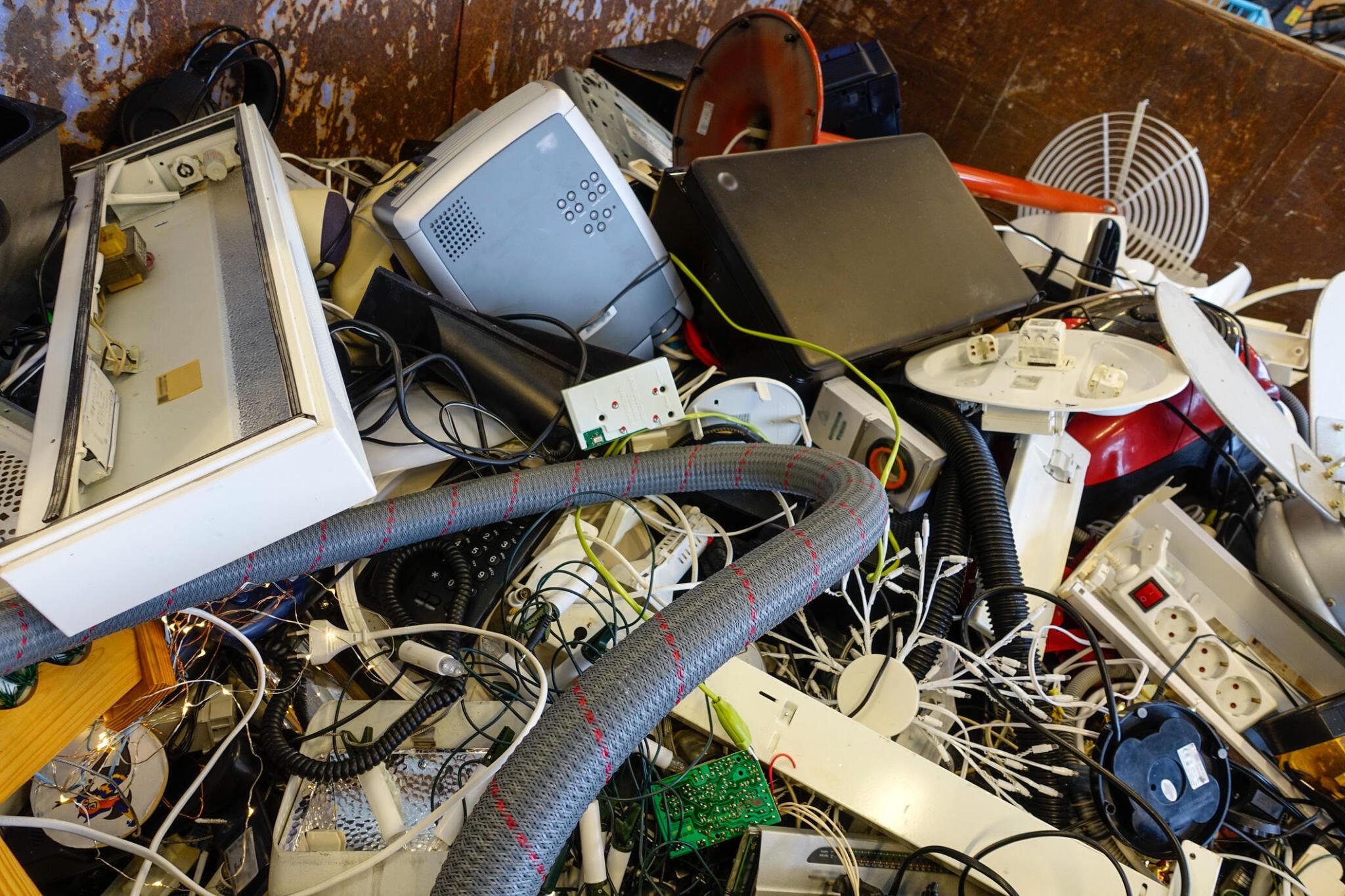 IT equipment disposal service in london | Rubbish Rescue